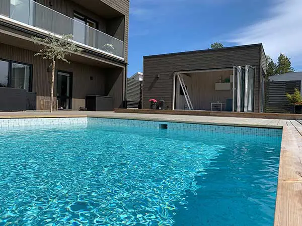 Poolhus – ett fristående attefallshus med uterumsstandard